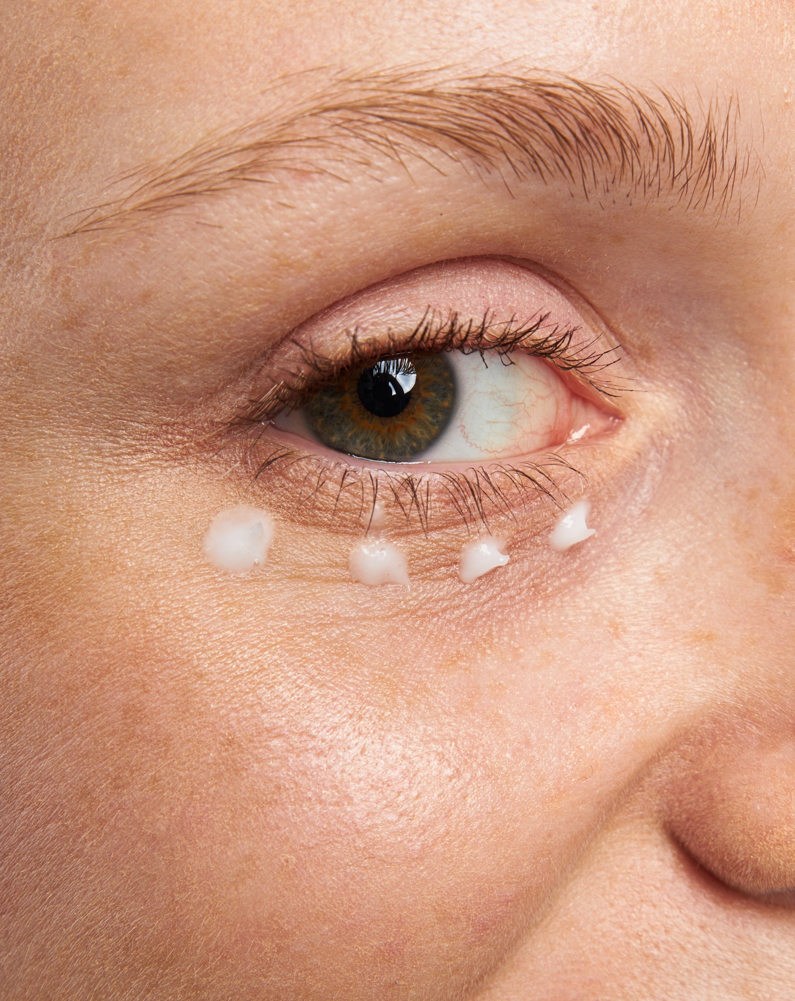 Crème yeux hydratante Nutridome anti-rides et anti-cernes à l’extrait ...